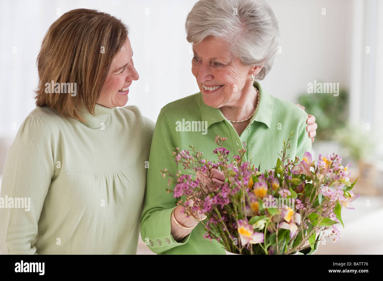 Hugging daughter mother bouquet hi-res stock photography and images - Alamy