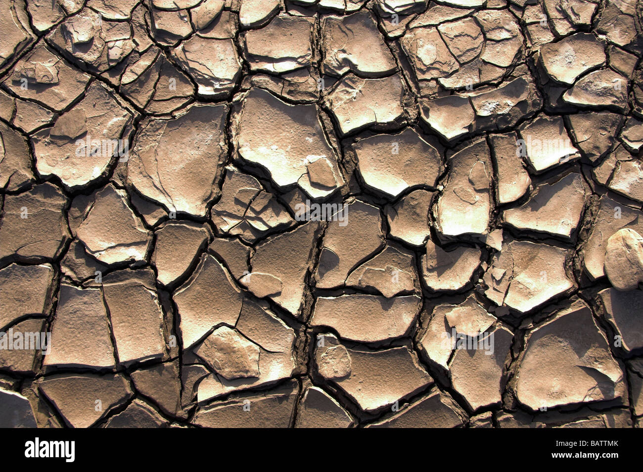 Patterns in dry cracked mud Stock Photo - Alamy