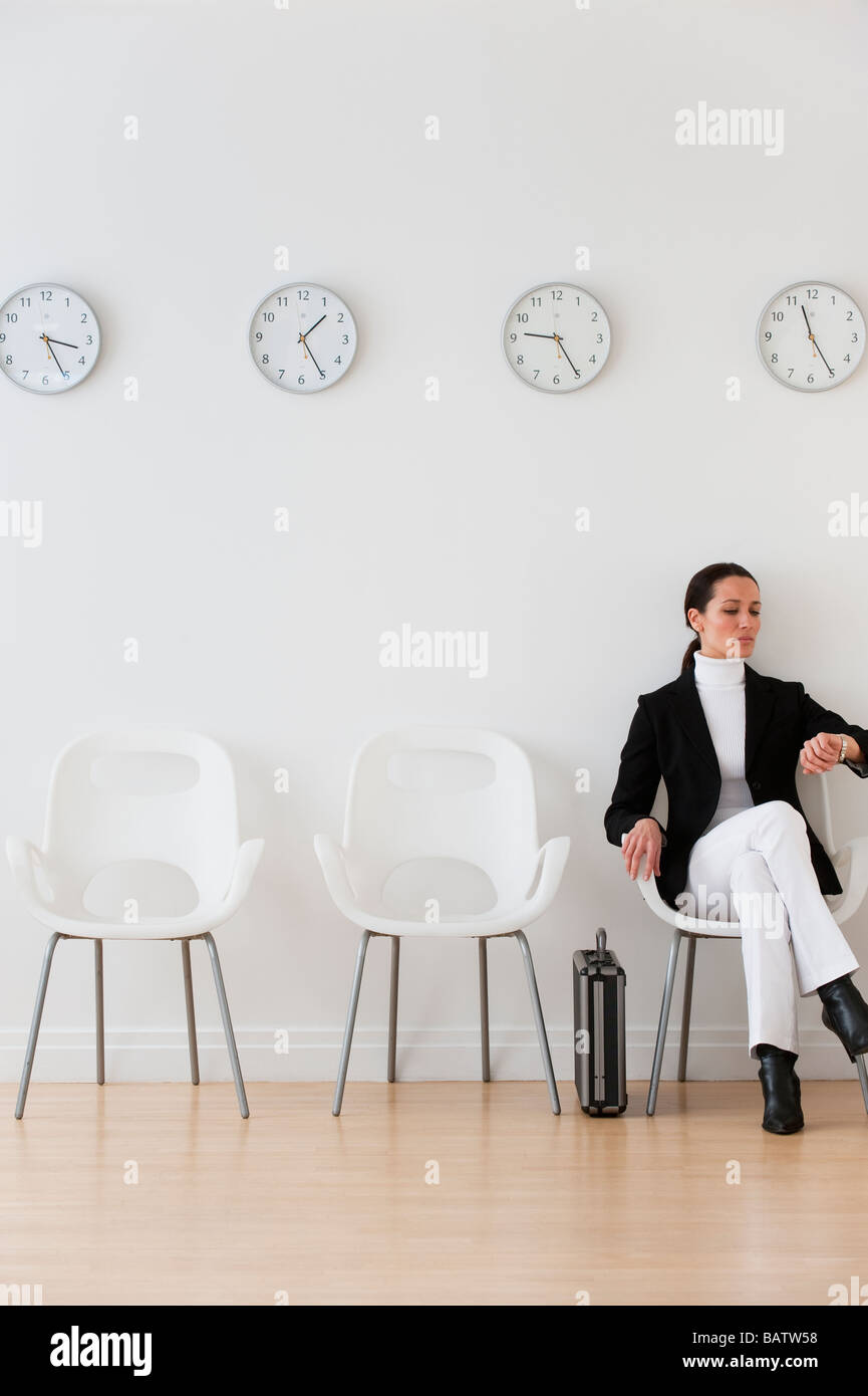 Waiting room with clock hi-res stock photography and images - Alamy
