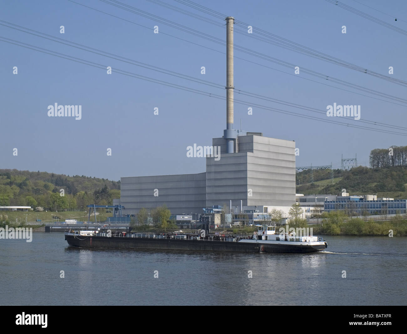 Tanker Barge "Schildhorn" sailing down the River Elbe passing the ...
