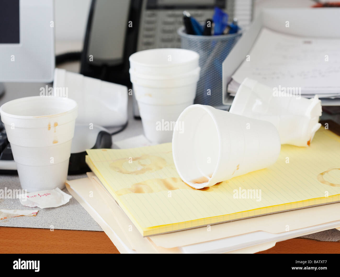 Messy office hi-res stock photography and images - Alamy