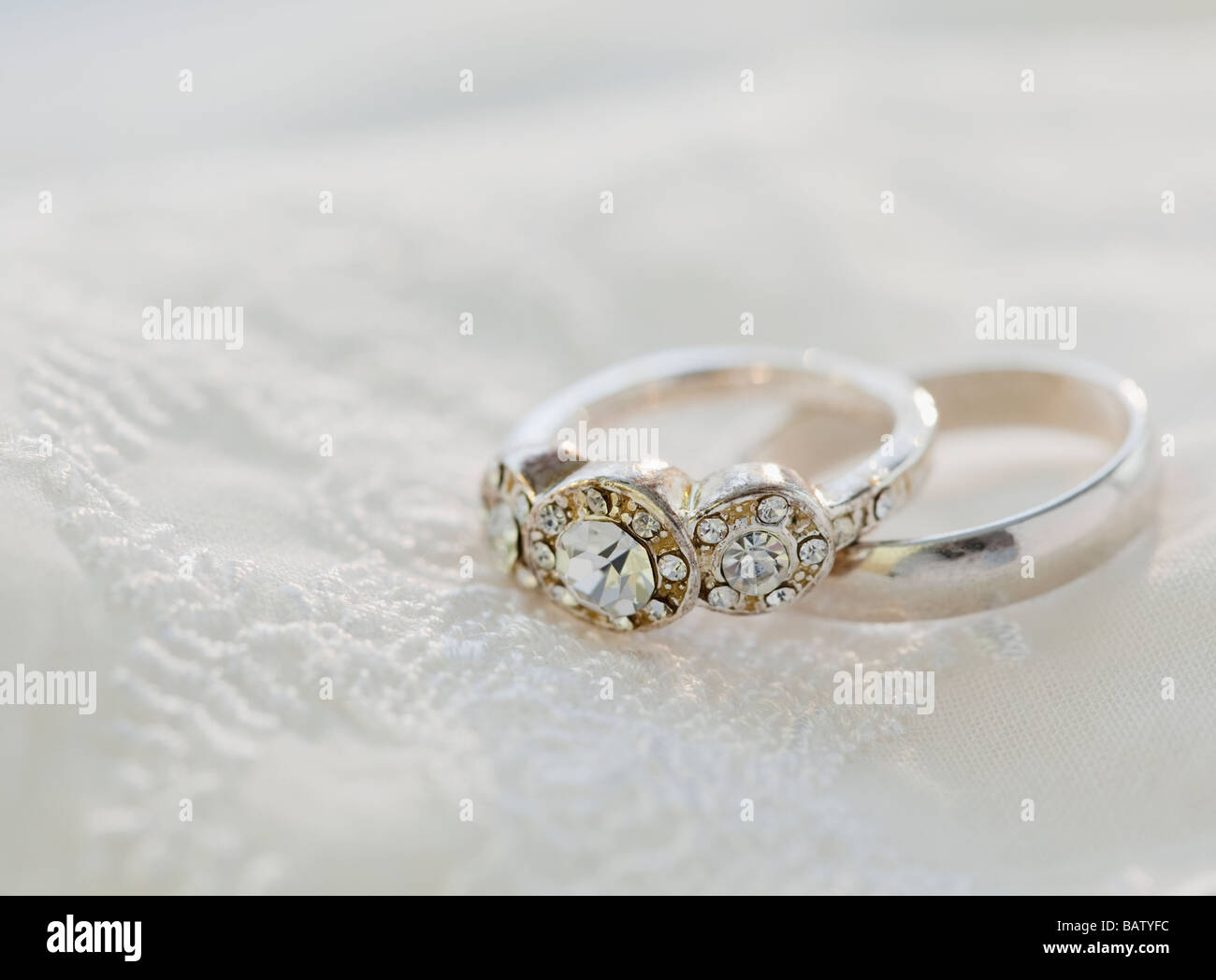 Wedding rings hi-res stock photography and images - Alamy