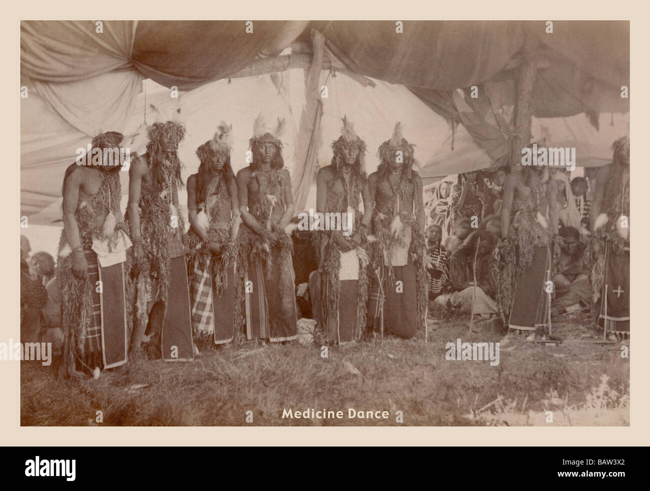 American indian medicine dance hi-res stock photography and images - Alamy