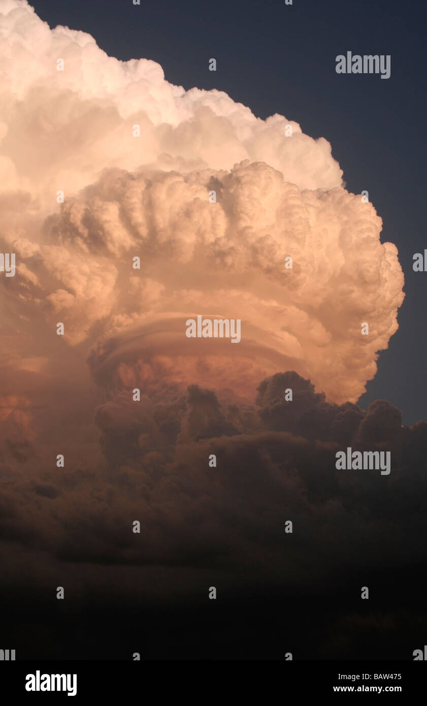 Mushroom clouds hi-res stock photography and images - Alamy