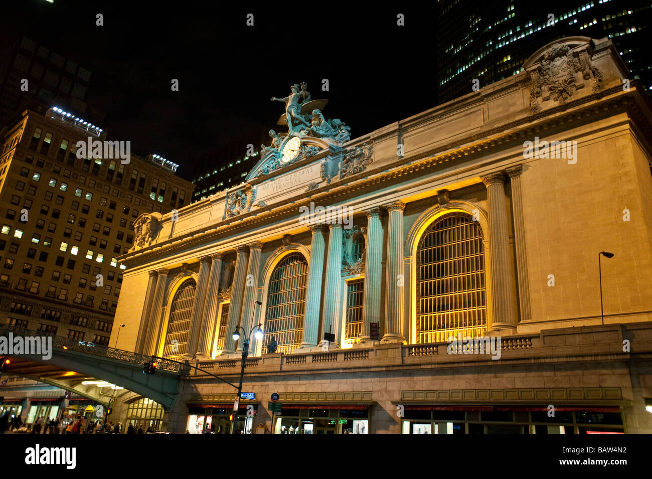 New York City s Grand Central Terminal at night Stock Photo - Alamy
