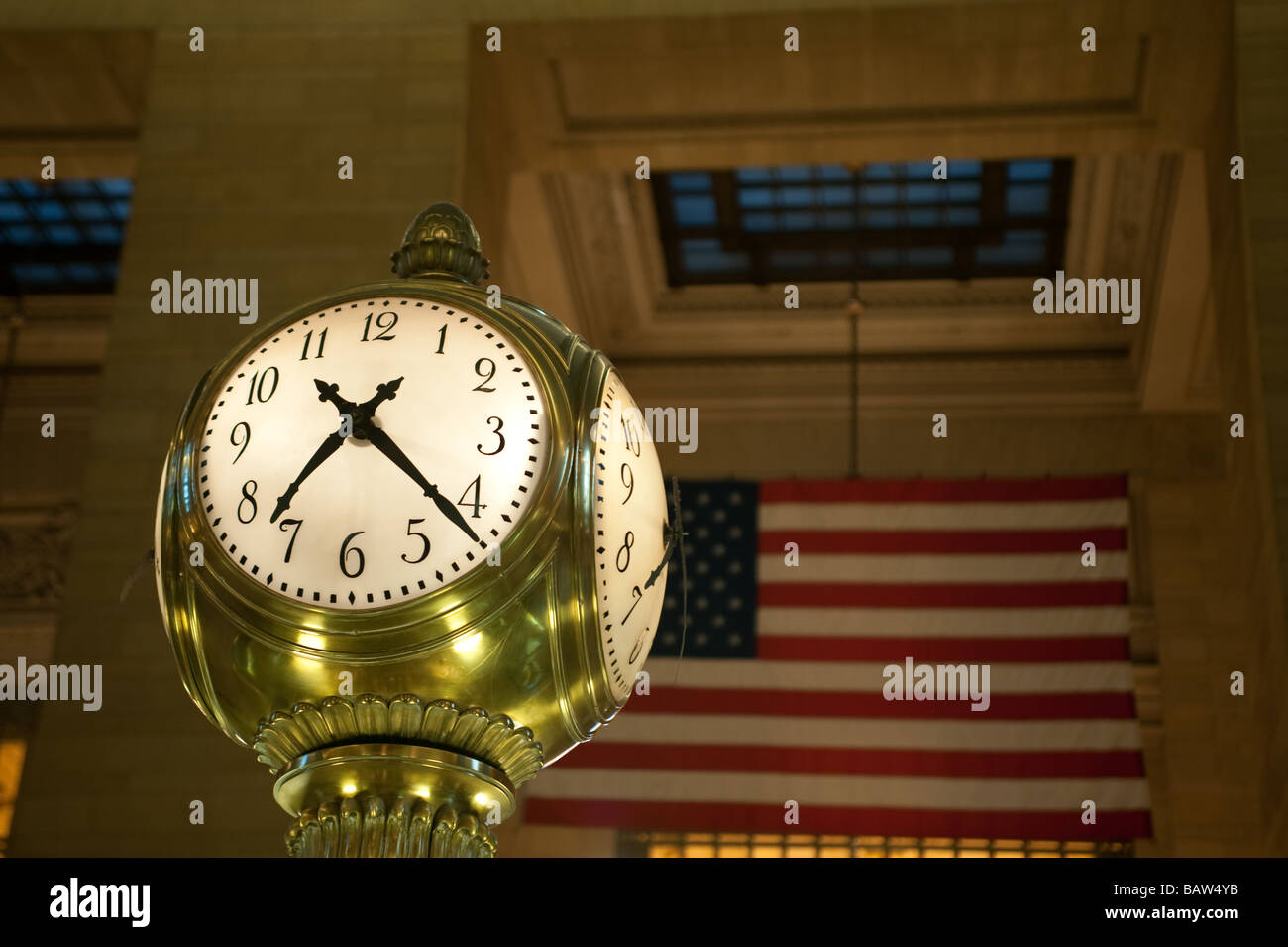 Big illuminated clock at Grand Central Terminal Stock Photo - Alamy