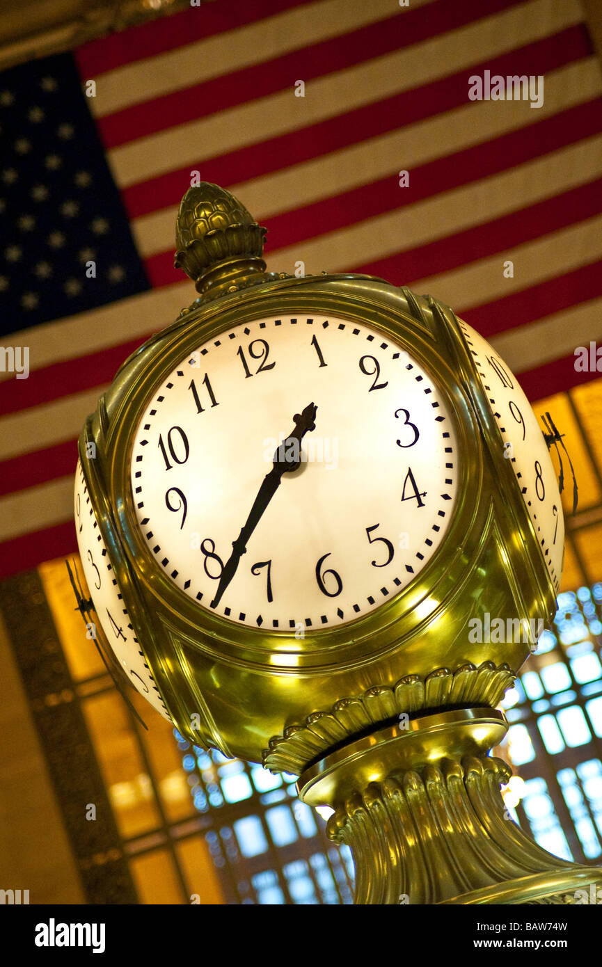 Big illuminated clock at Grand Central Terminal Stock Photo - Alamy