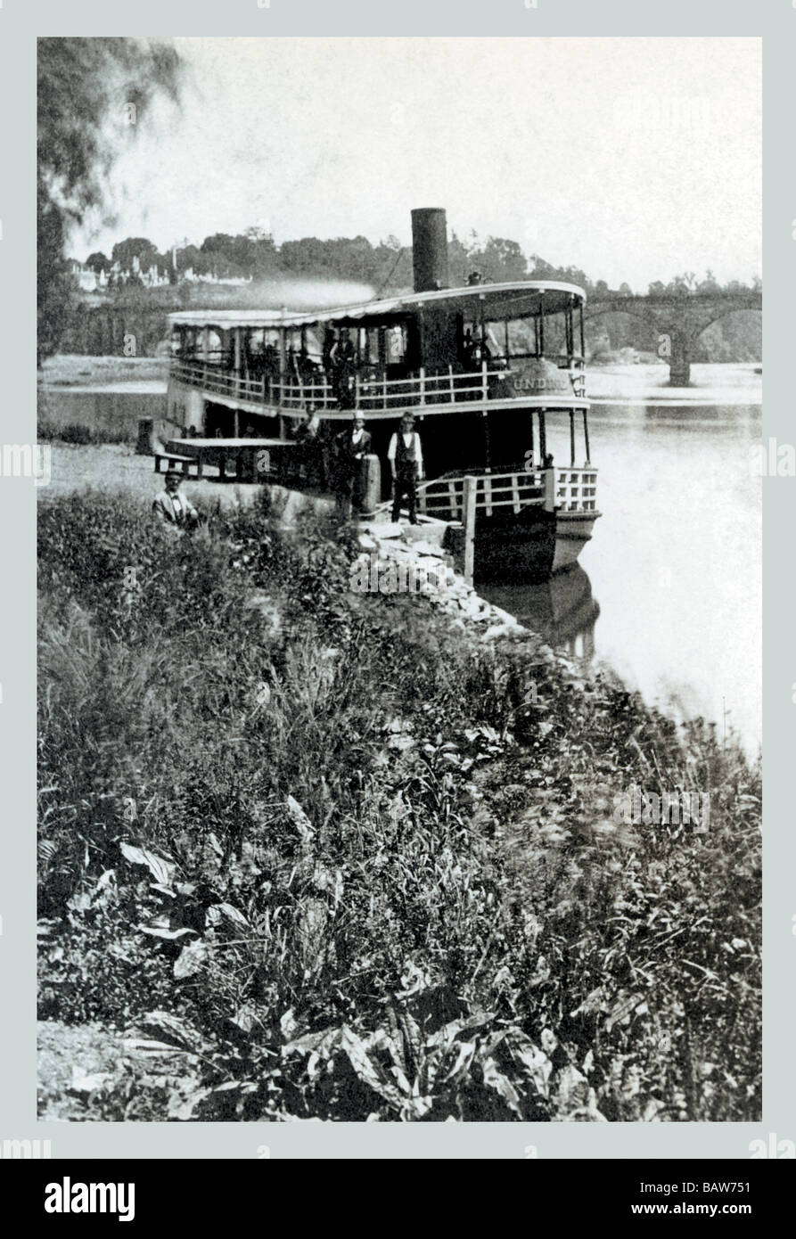 Paddle riverboat hi-res stock photography and images - Alamy