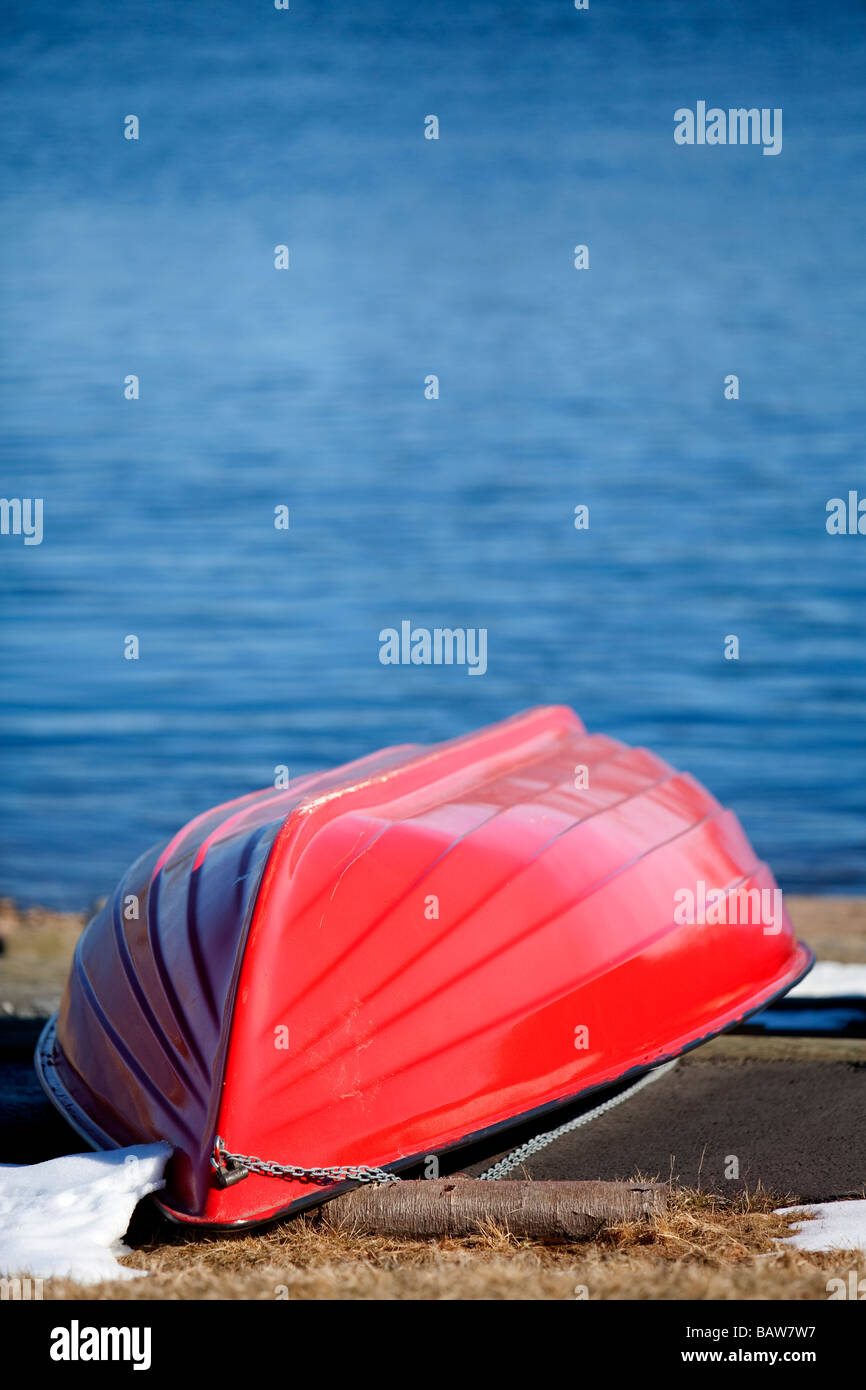 Upturned moored fiberglass red rowboat ( skiff / dinghy Stock Photo - Alamy