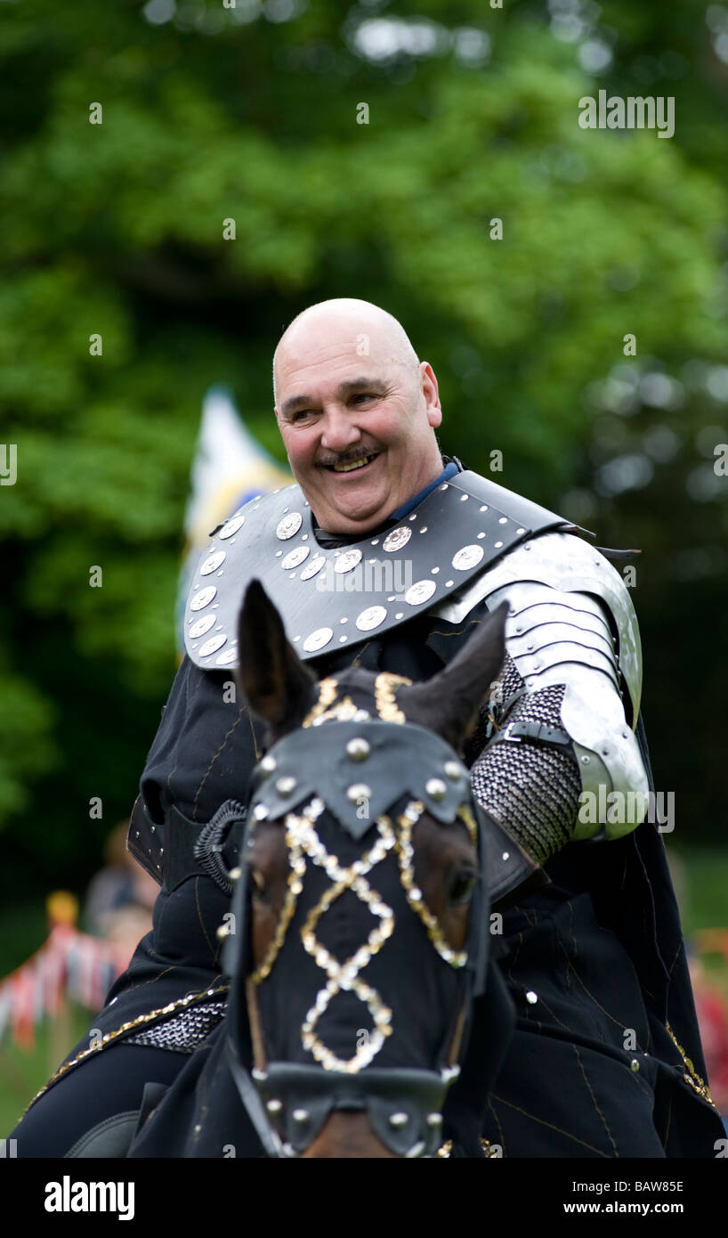 Knight horse castle hi-res stock photography and images - Alamy