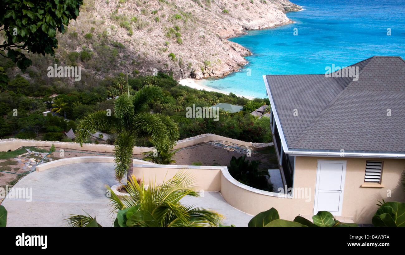 Cliff top overlooking beach hi-res stock photography and images - Alamy