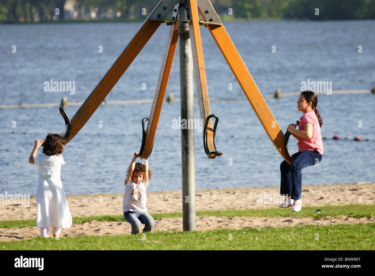 Children sitting in round hi-res stock photography and images - Alamy