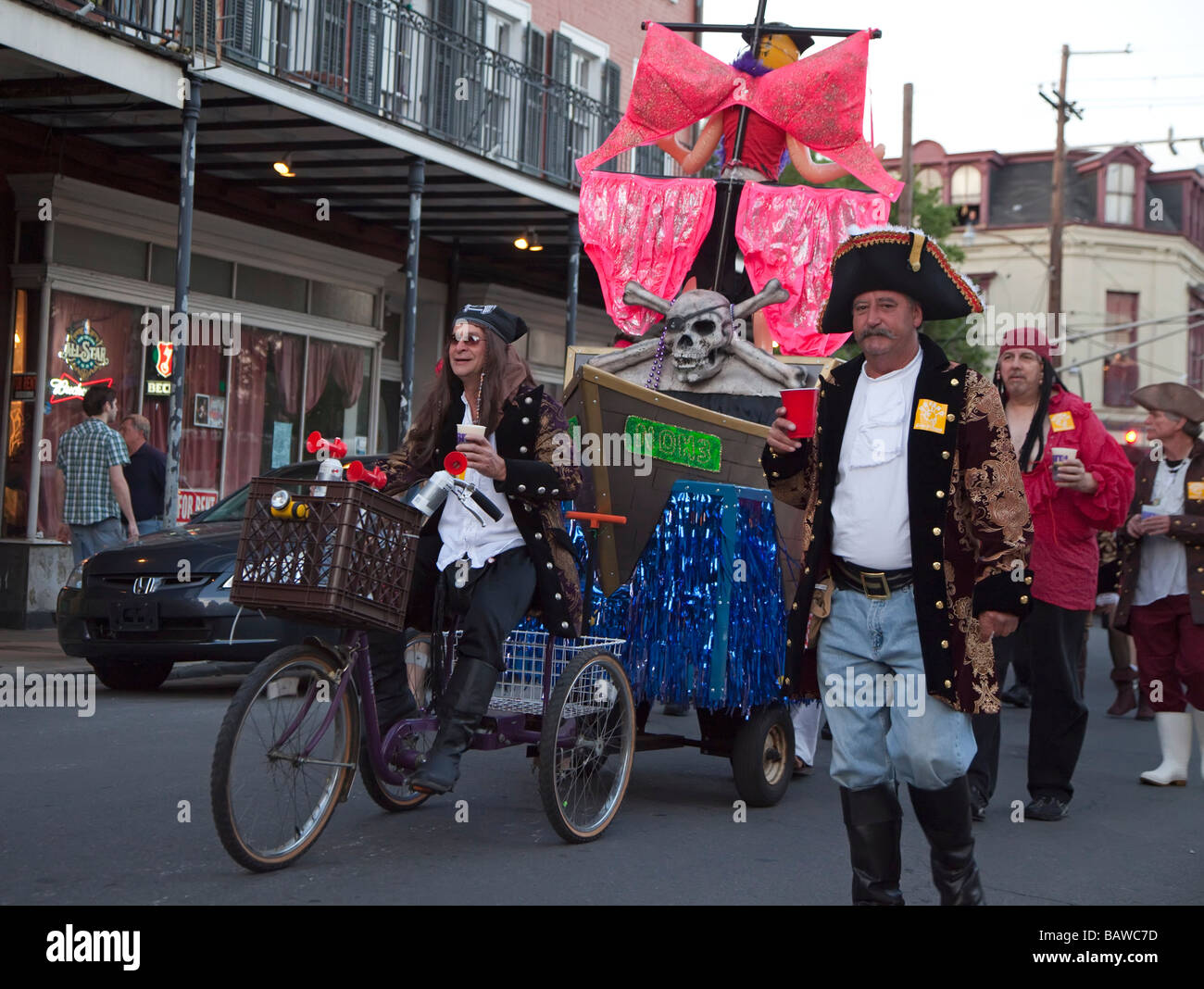 Parade pirate hi-res stock photography and images - Alamy