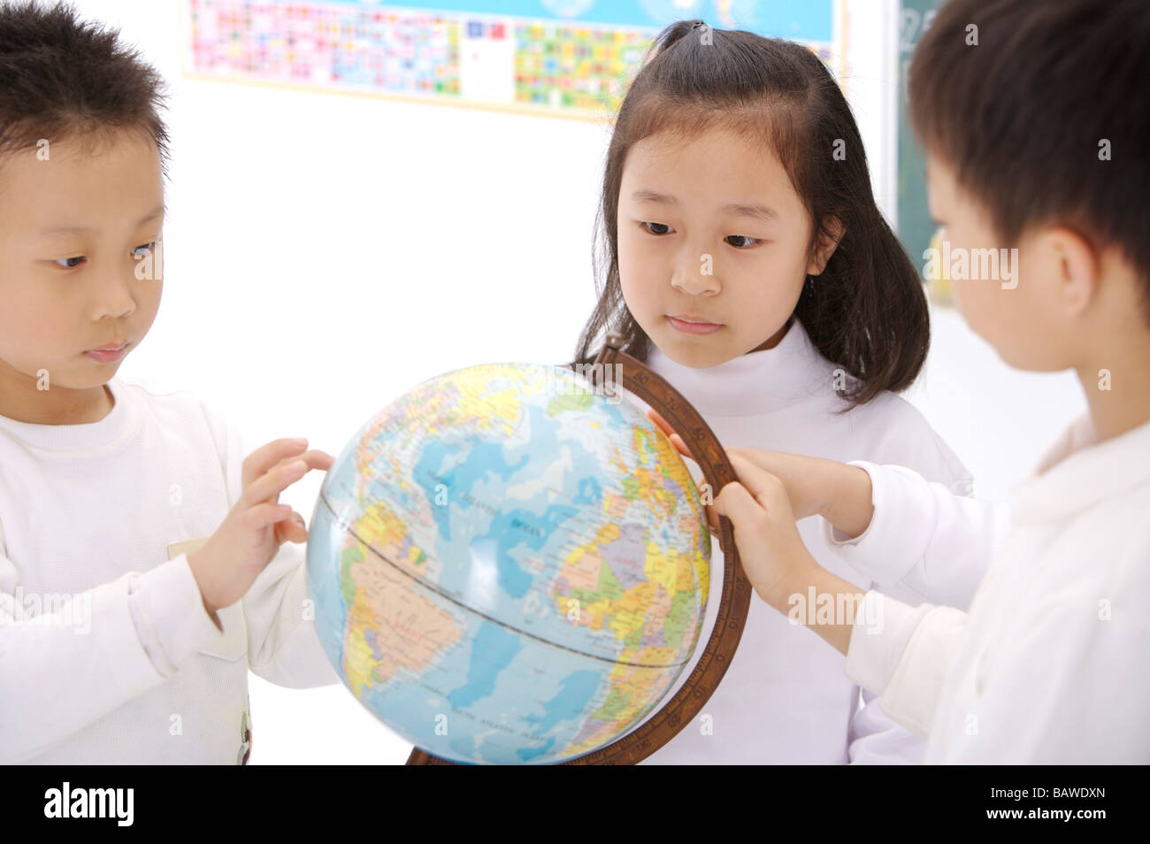 Child head looking at map hi-res stock photography and images - Alamy