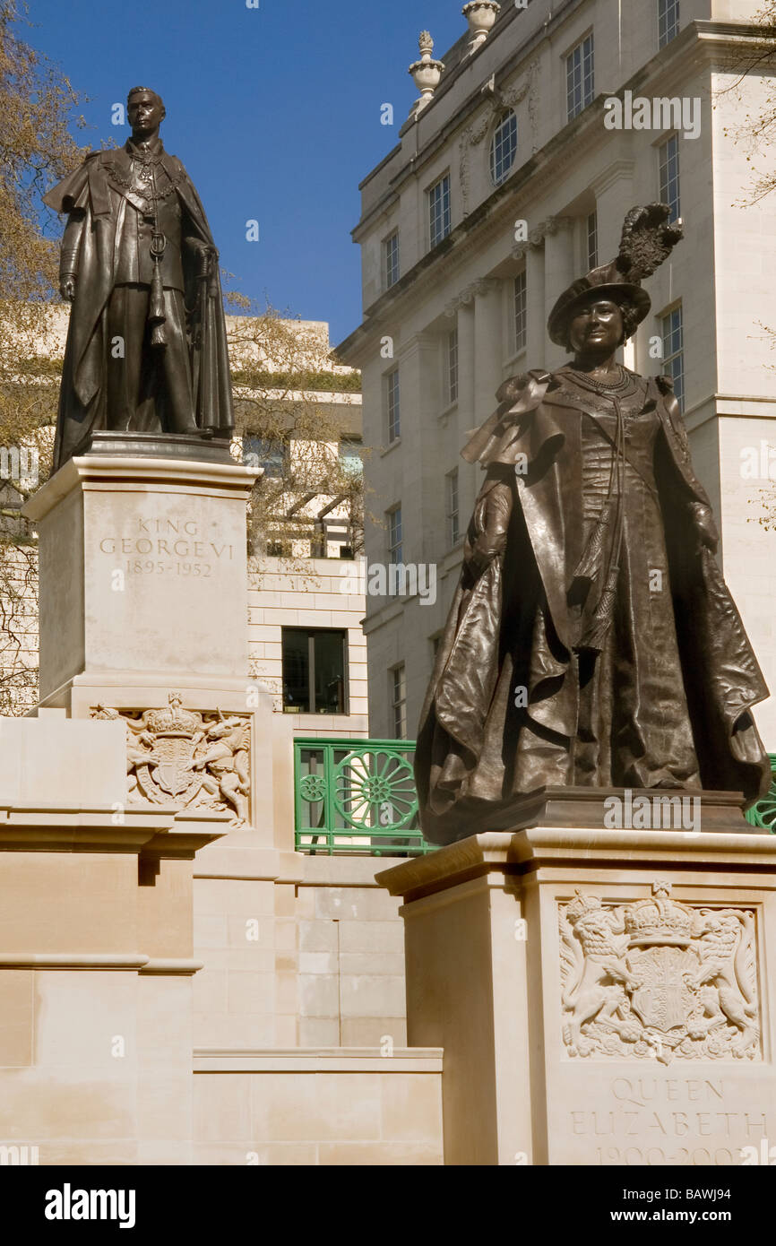 England London King George VI & Queen Mother statue in the Mall Stock ...