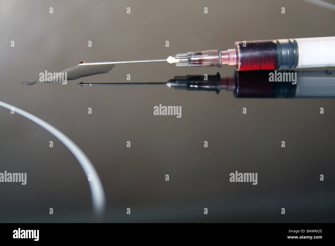Needle and Syringe filled with red fluid (injection Stock Photo - Alamy