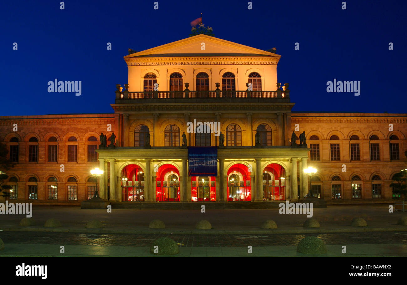 Hanover, the opera house at night, illuminated Stock Photo - Alamy
