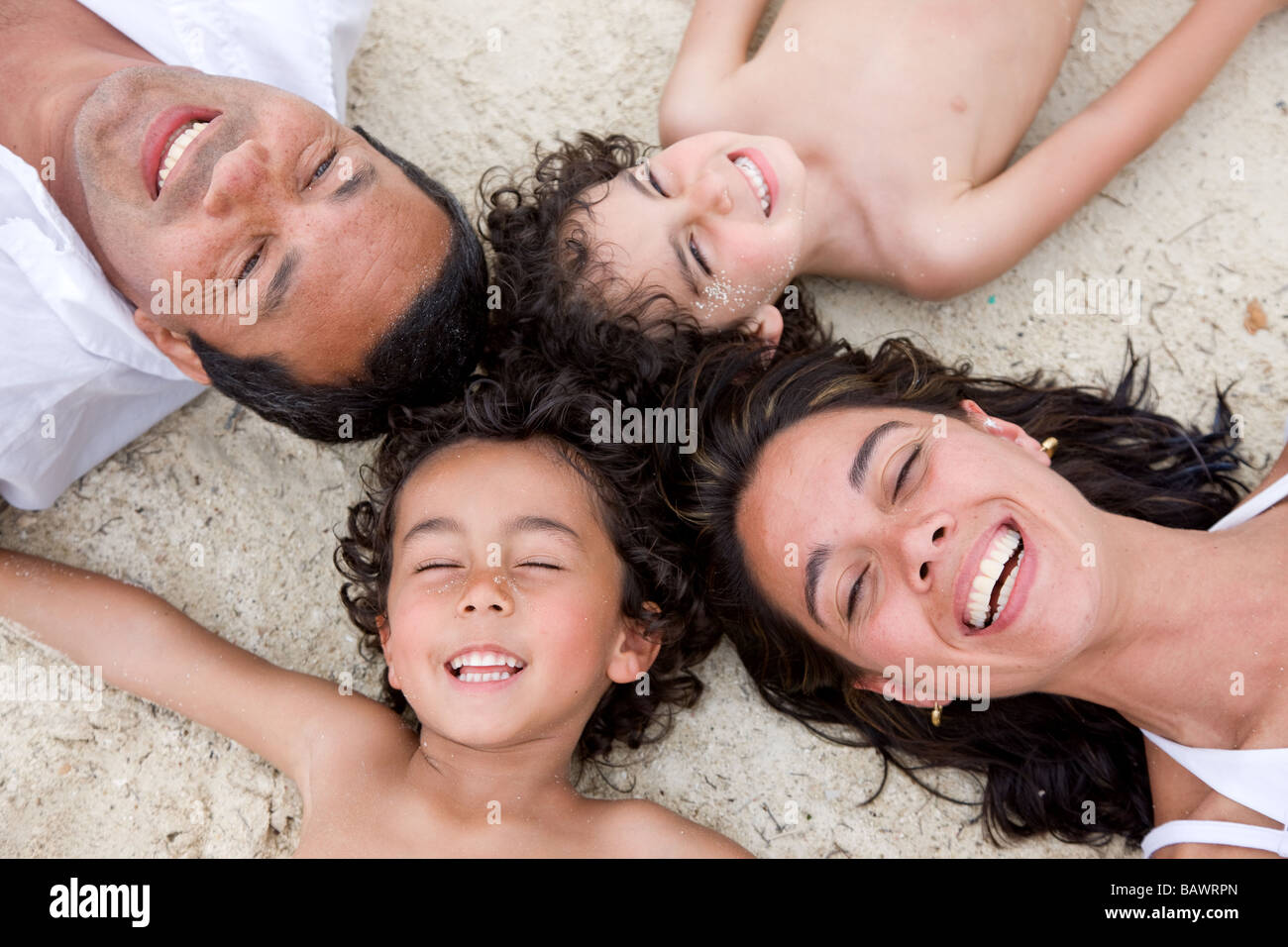 happy family smiling Stock Photo - Alamy