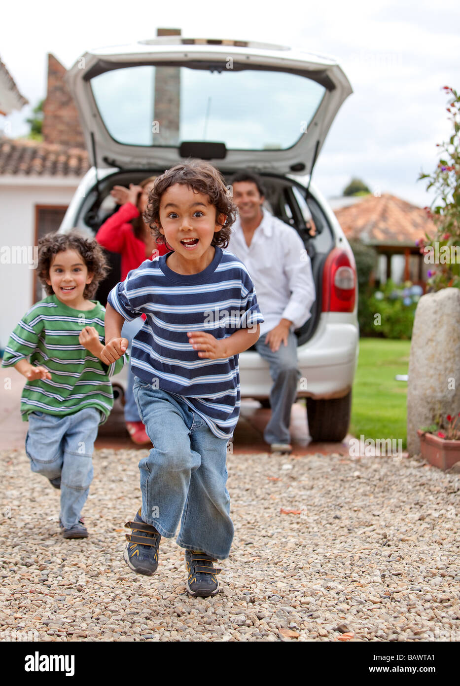 Children running towards parents hi-res stock photography and images ...