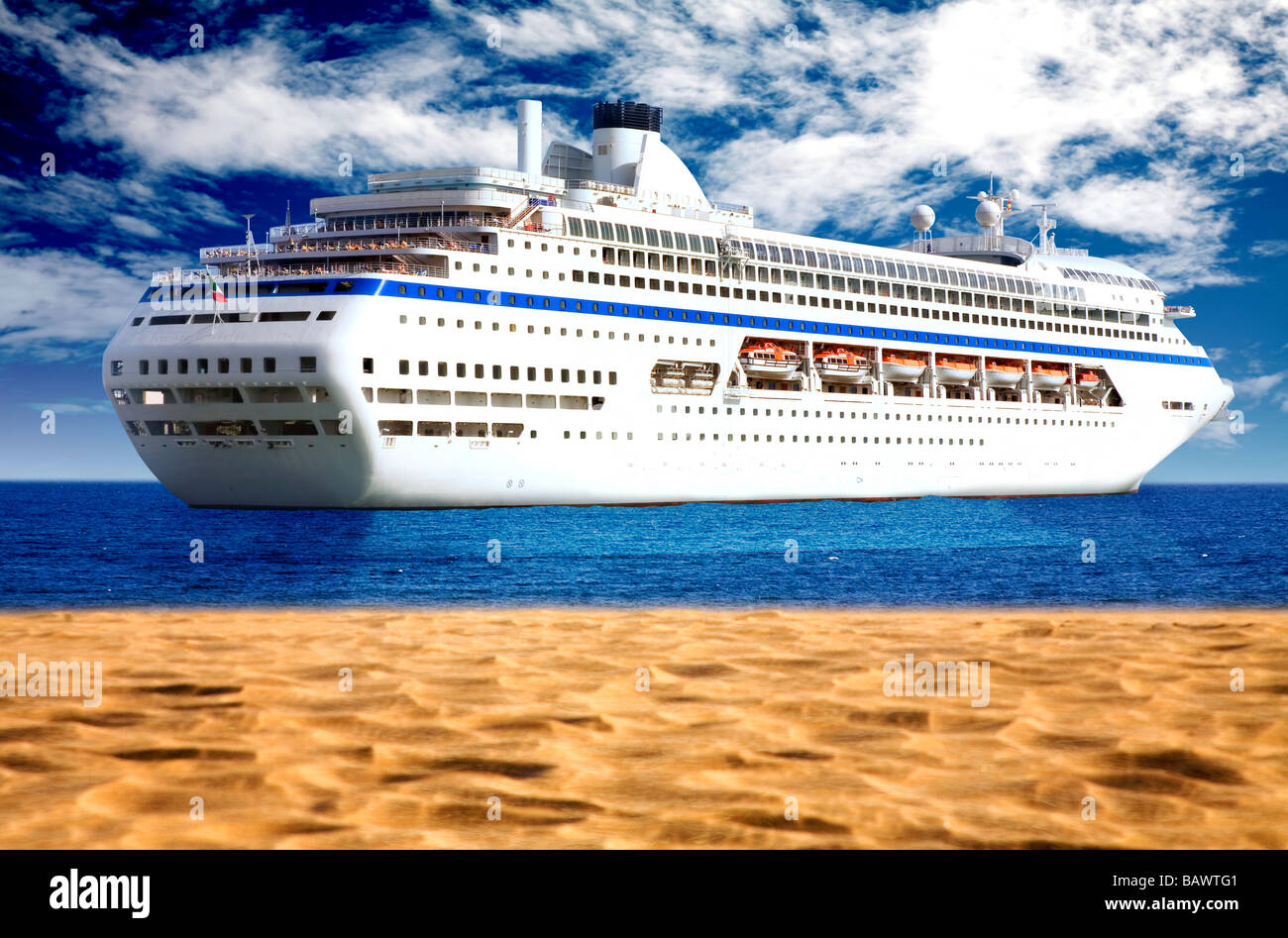 cruise liner by the beach Stock Photo - Alamy