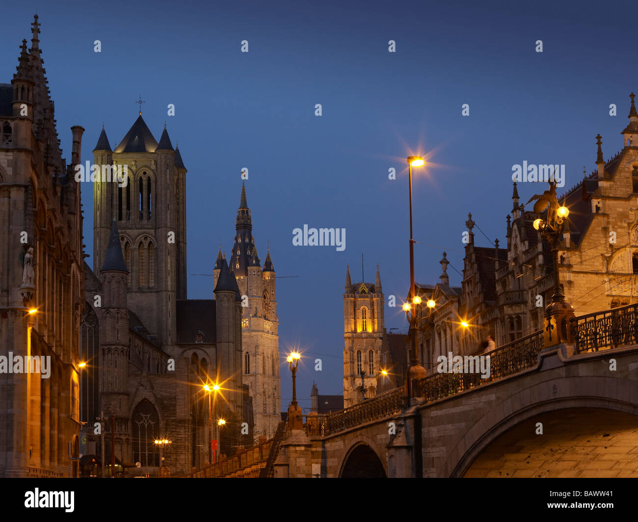 City gent tower bridge hi-res stock photography and images - Alamy
