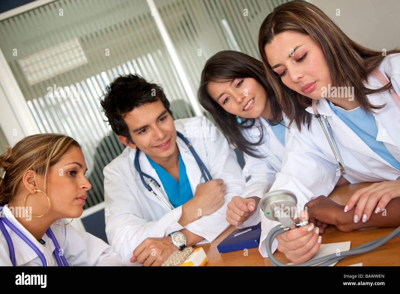Doctors tables hi-res stock photography and images - Alamy