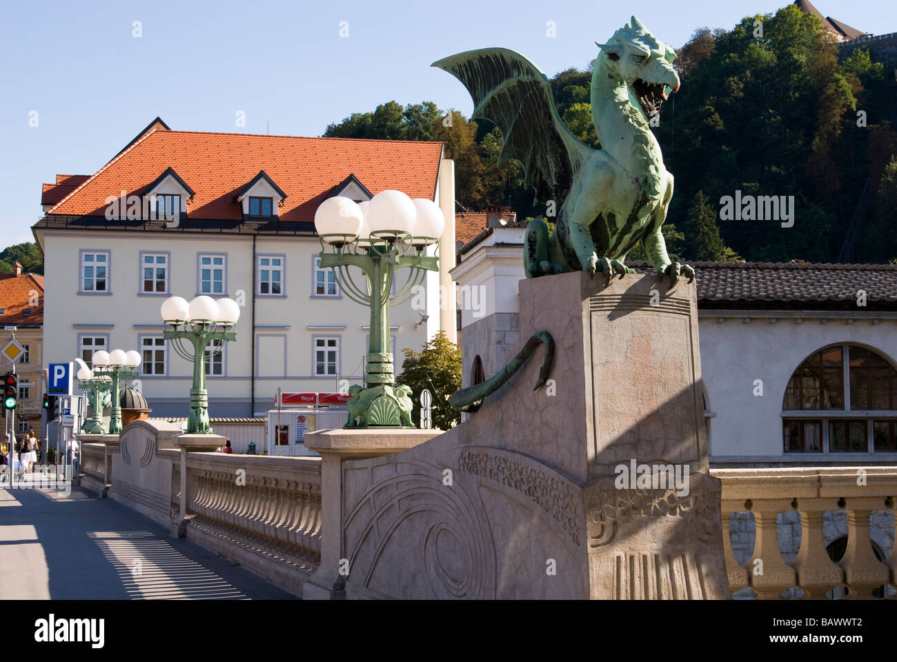 Dragon Statue on Dragon Bridge Stock Photo - Alamy