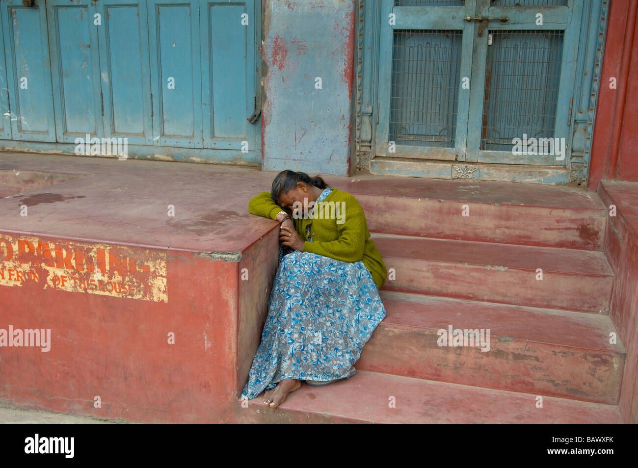 Poor indian woman sleeping on hi-res stock photography and images - Alamy