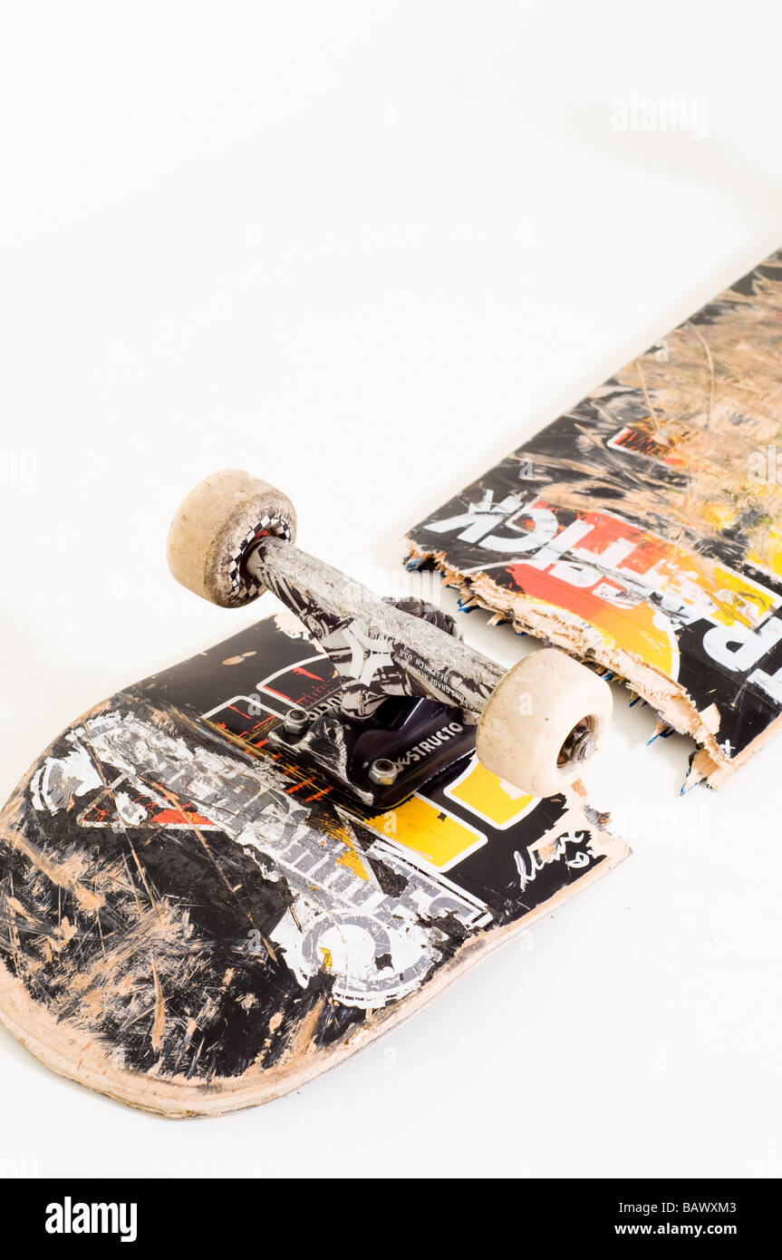 Snapped skateboard hi-res stock photography and images - Alamy