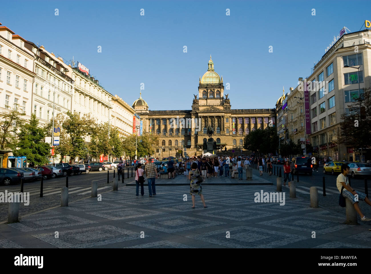 Road leading to the square hi-res stock photography and images - Alamy