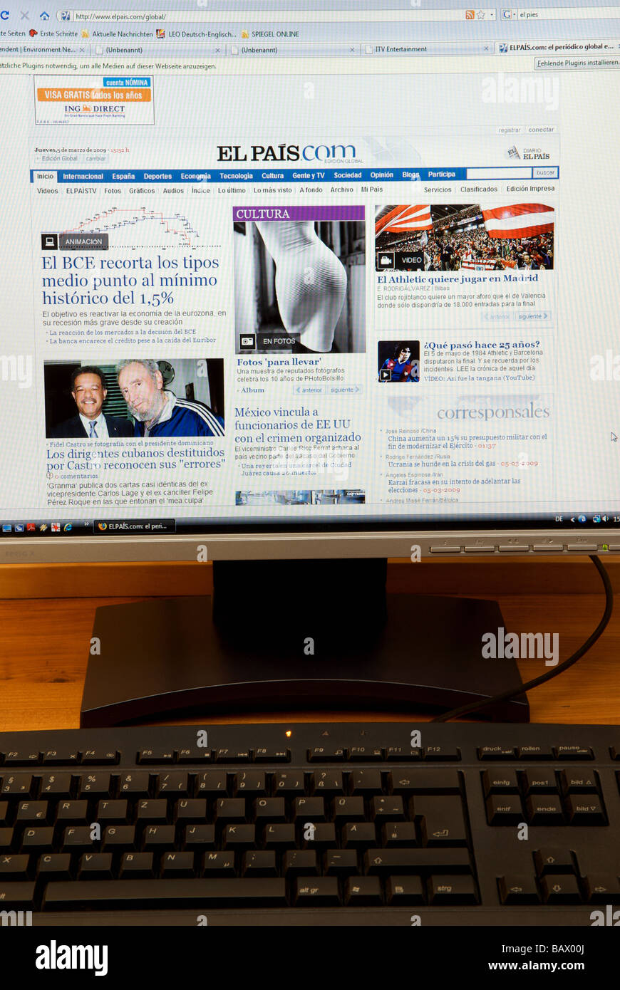 El Pais Spanish Newspaper High Resolution Stock Photography and Images ...
