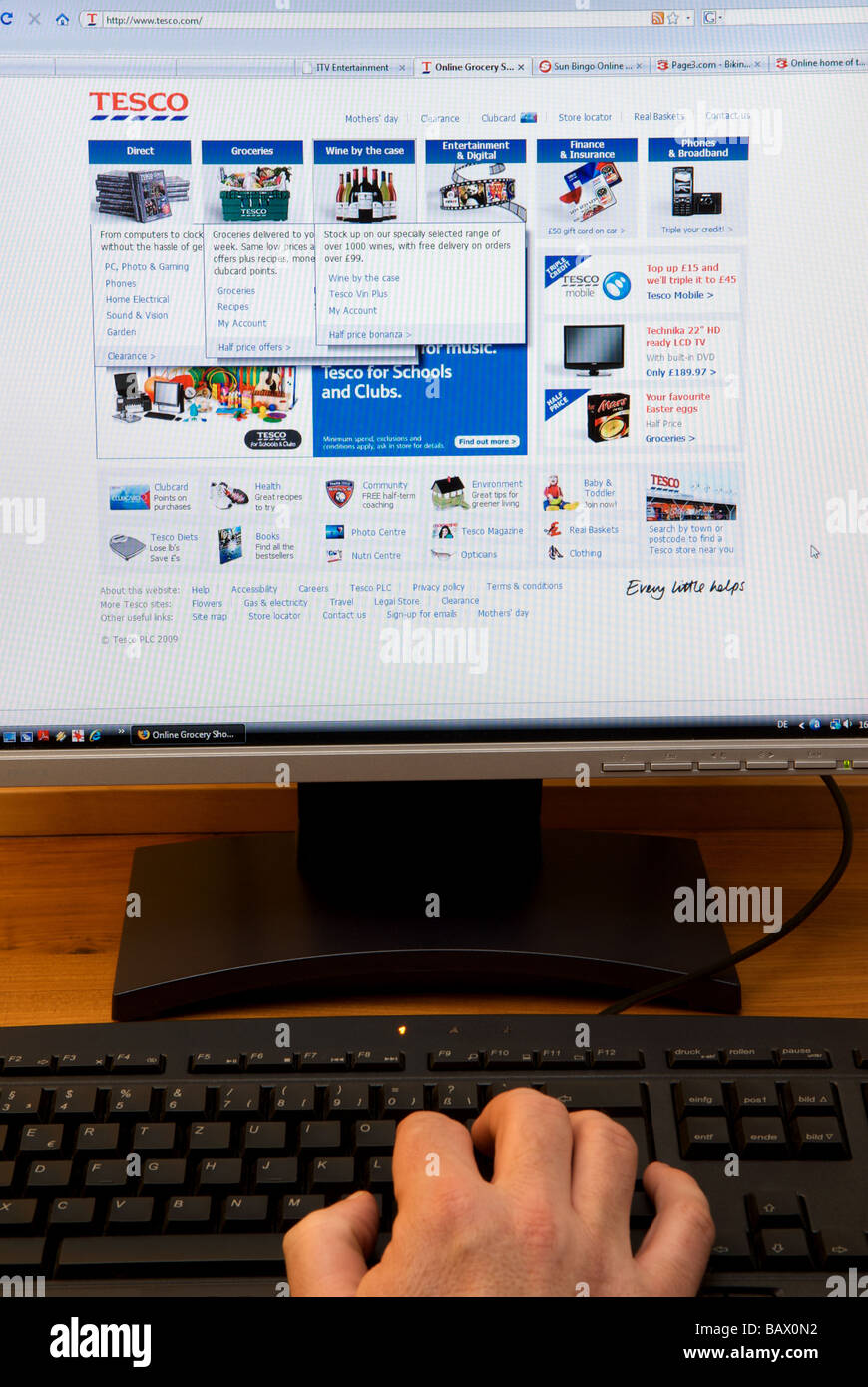 Supermarket computer hi-res stock photography and images - Alamy