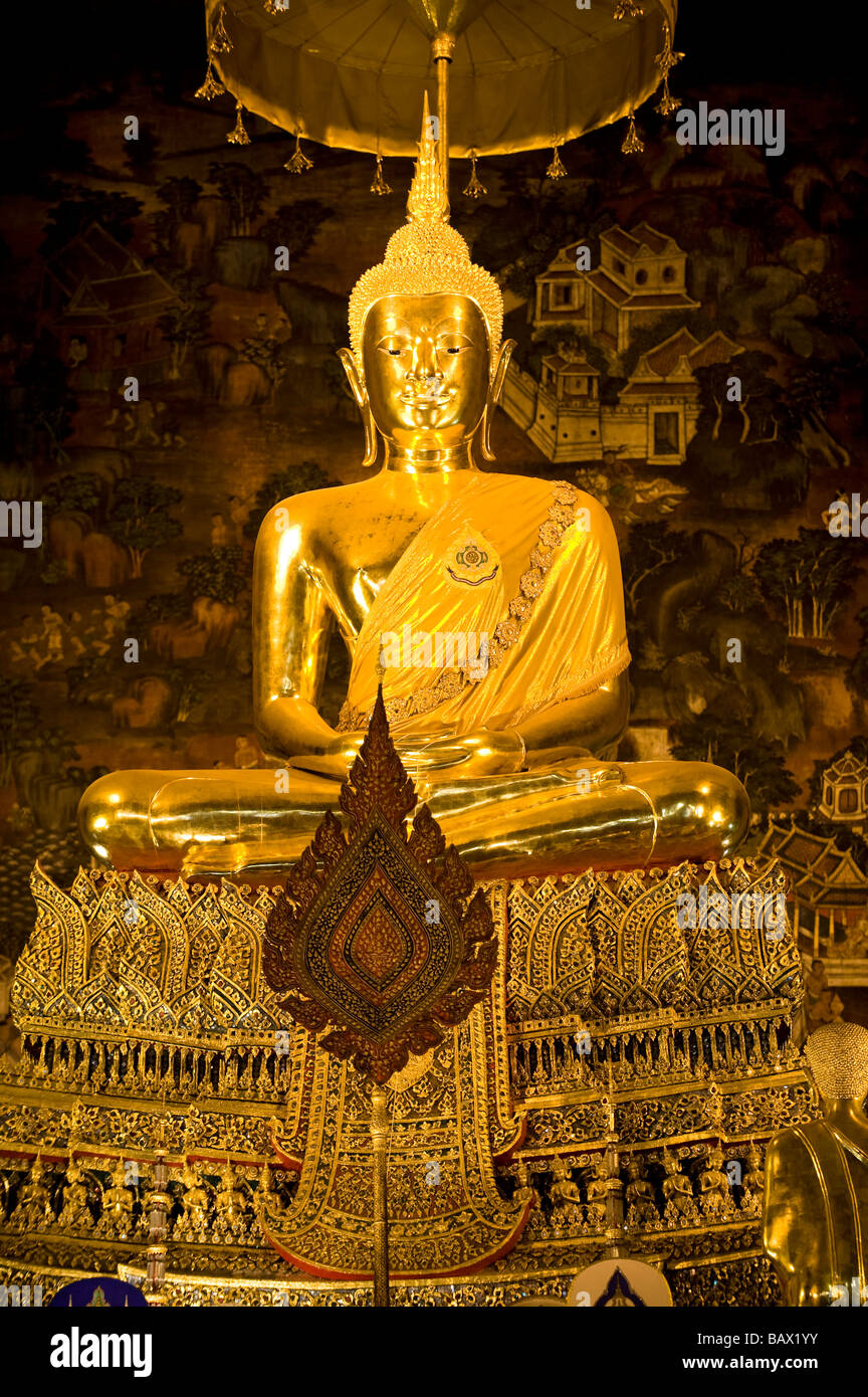 The Gilded Buddha in Phra Ubosot Hall. Wat Pho, Bangkok, Thailand Stock ...