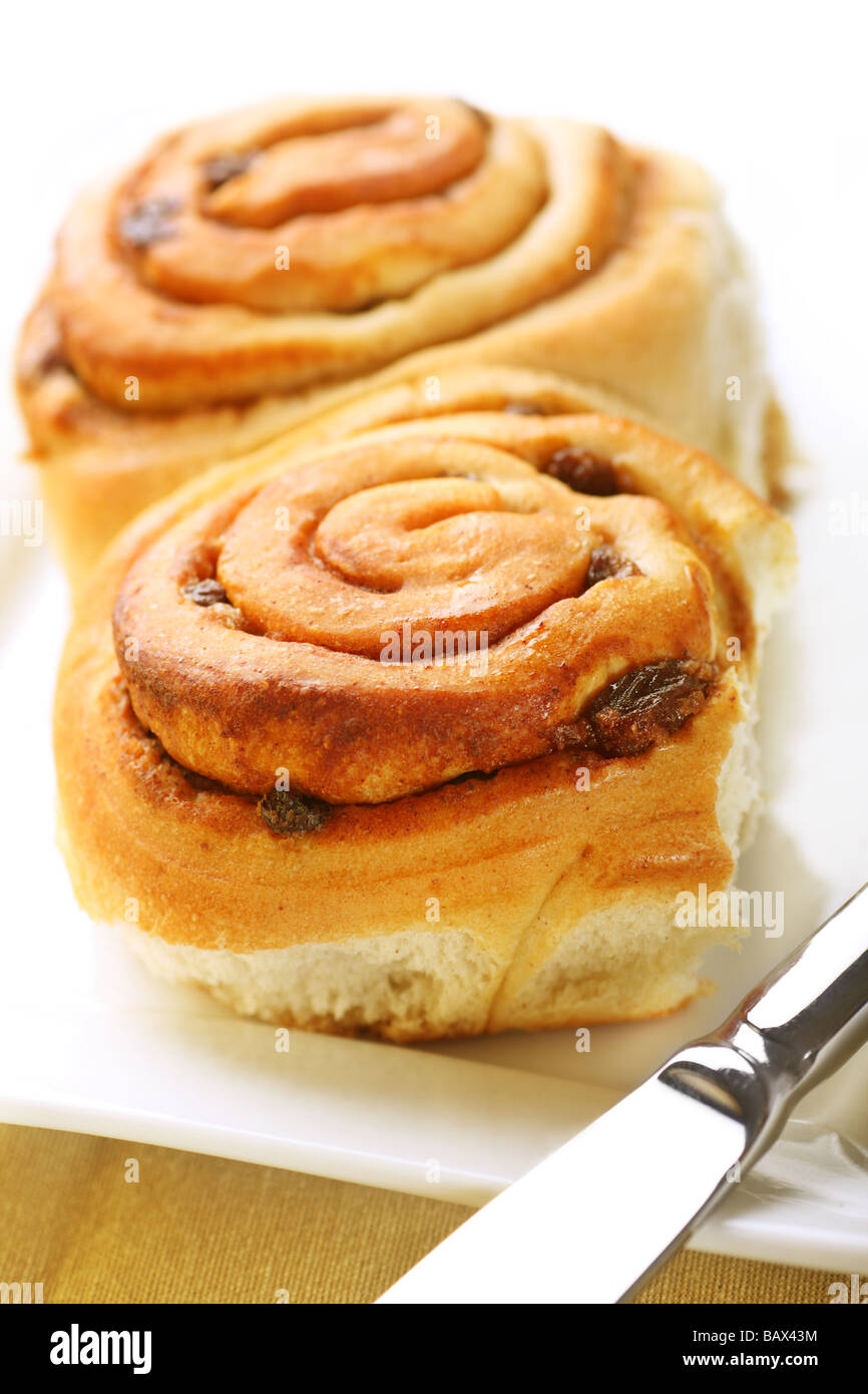 delicious fresh cinnamon buns ready to eat Stock Photo - Alamy