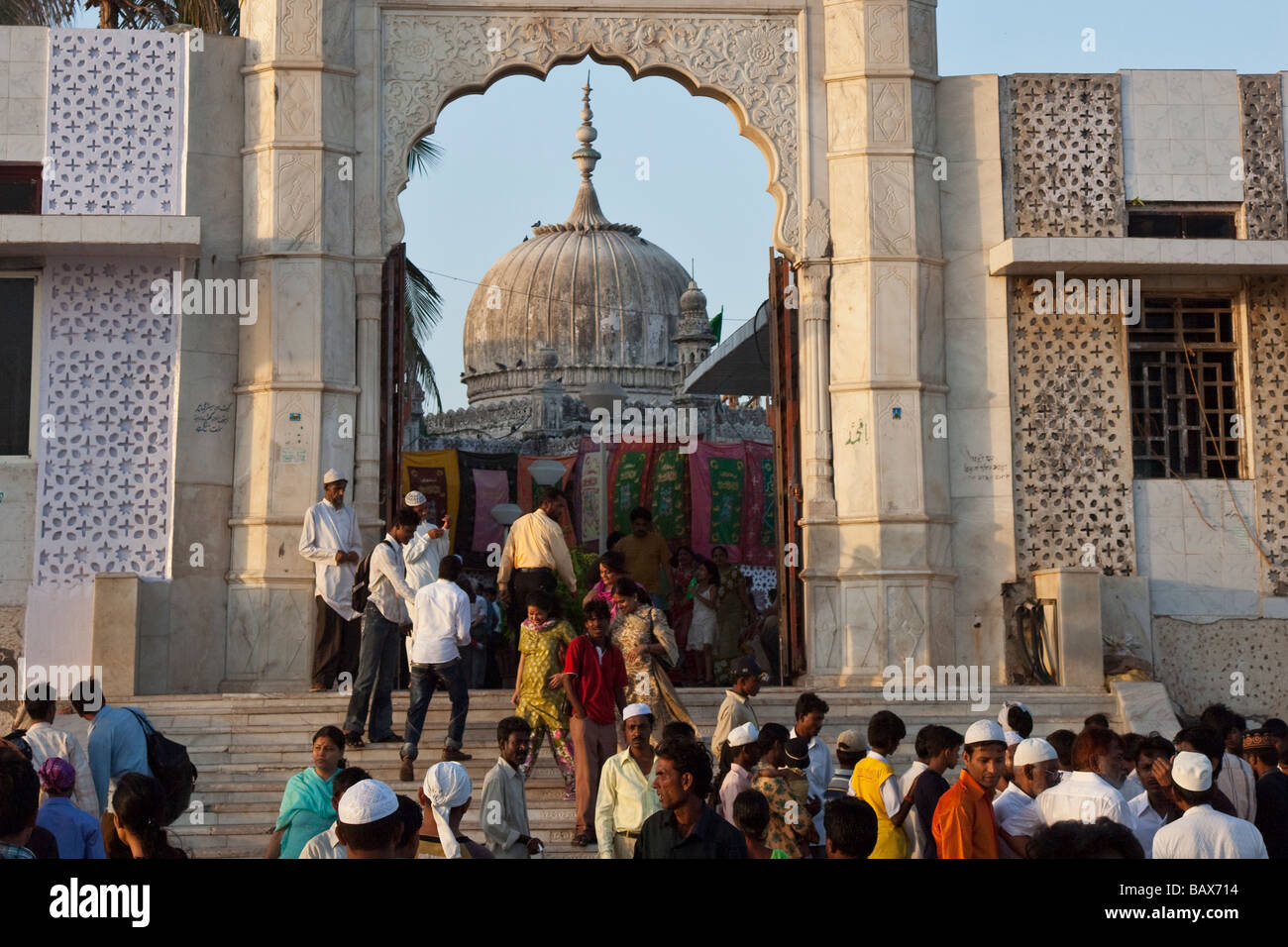 Inside the Tomb of Haji Ali Bukhari in Mumbai India Stock Photo - Alamy