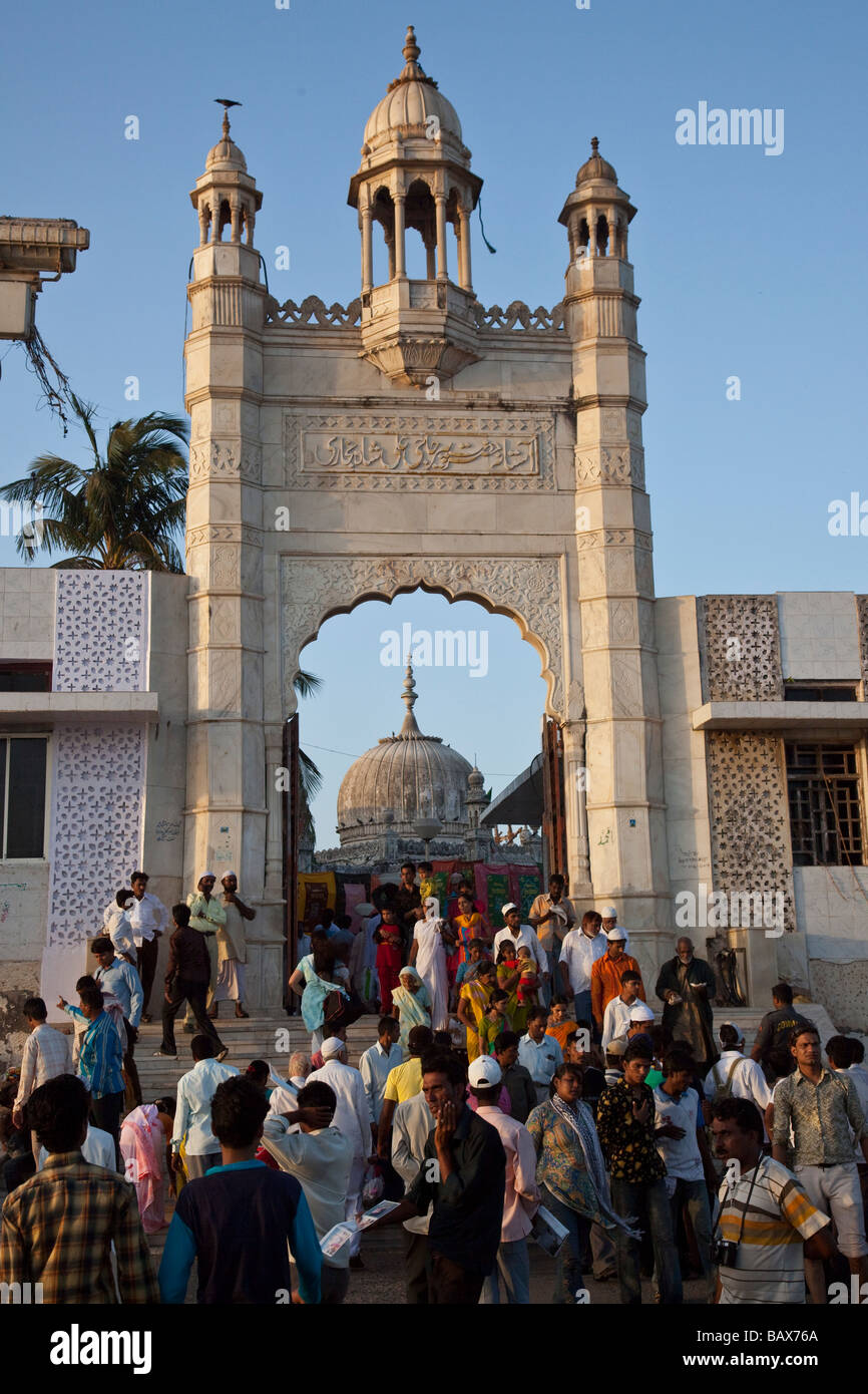 Inside the Tomb of Haji Ali Bukhari in Mumbai India Stock Photo - Alamy