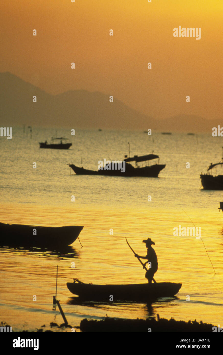 Sampan Hong Kong High Resolution Stock Photography and Images - Alamy