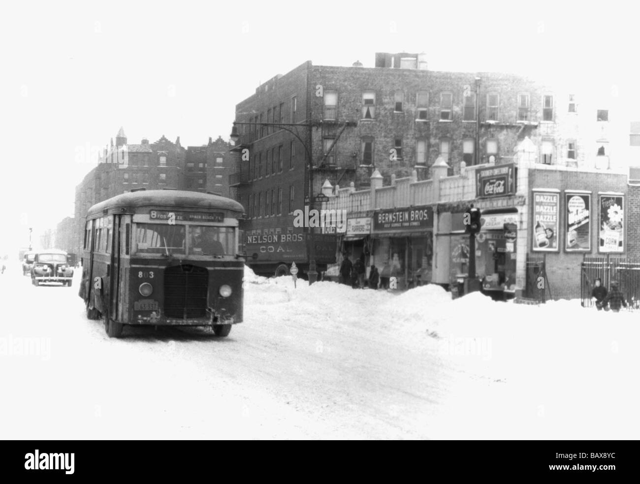 Nyc snow bus hi-res stock photography and images - Alamy