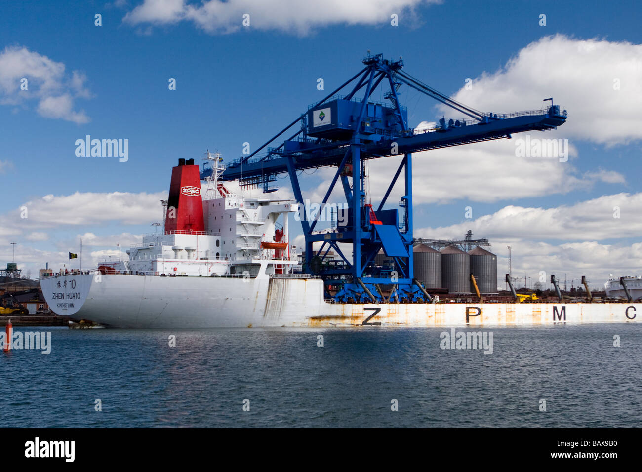 Heavy cargo ship hi-res stock photography and images - Alamy