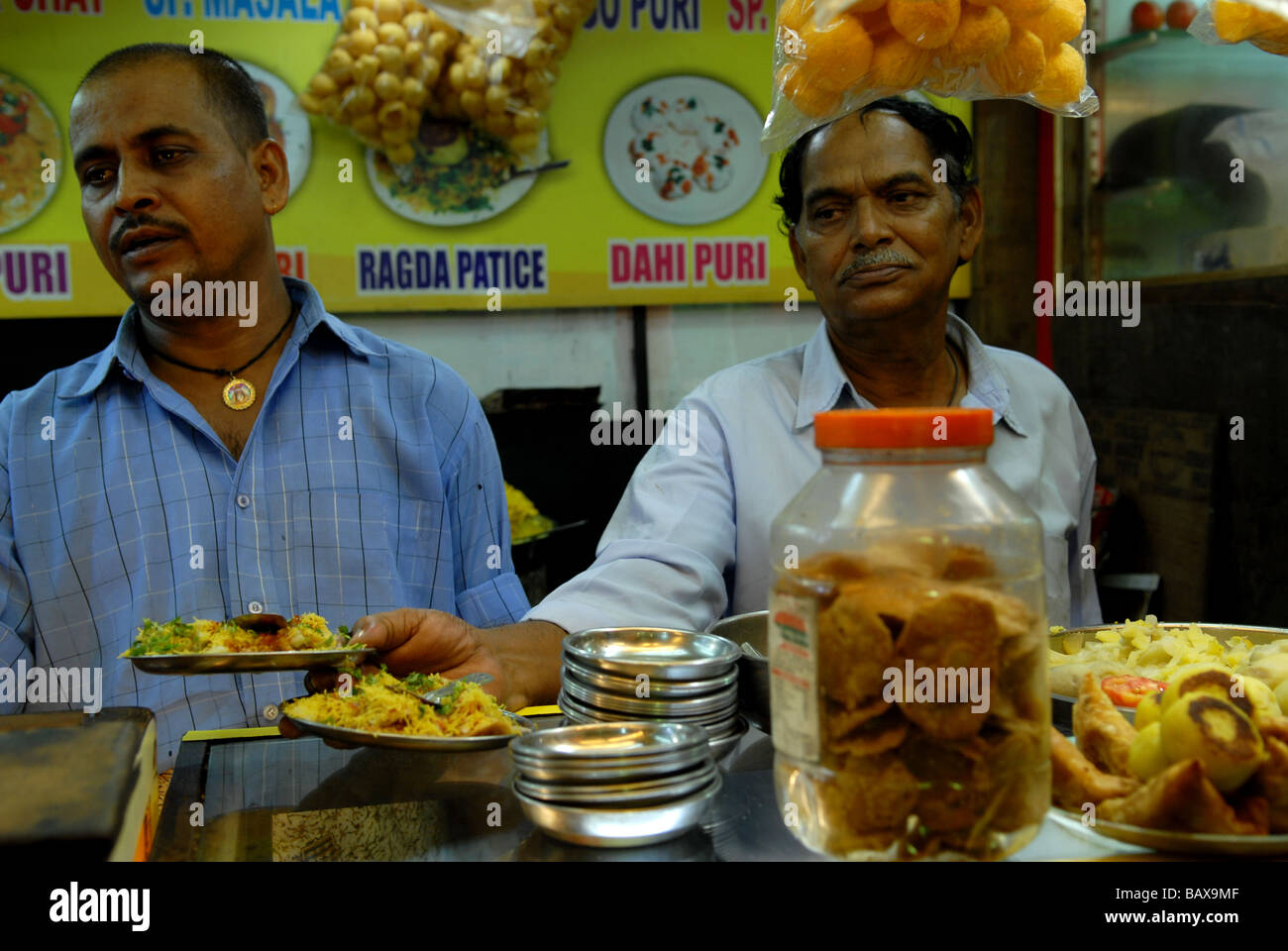 Shopkeeper mumbai hi-res stock photography and images - Alamy