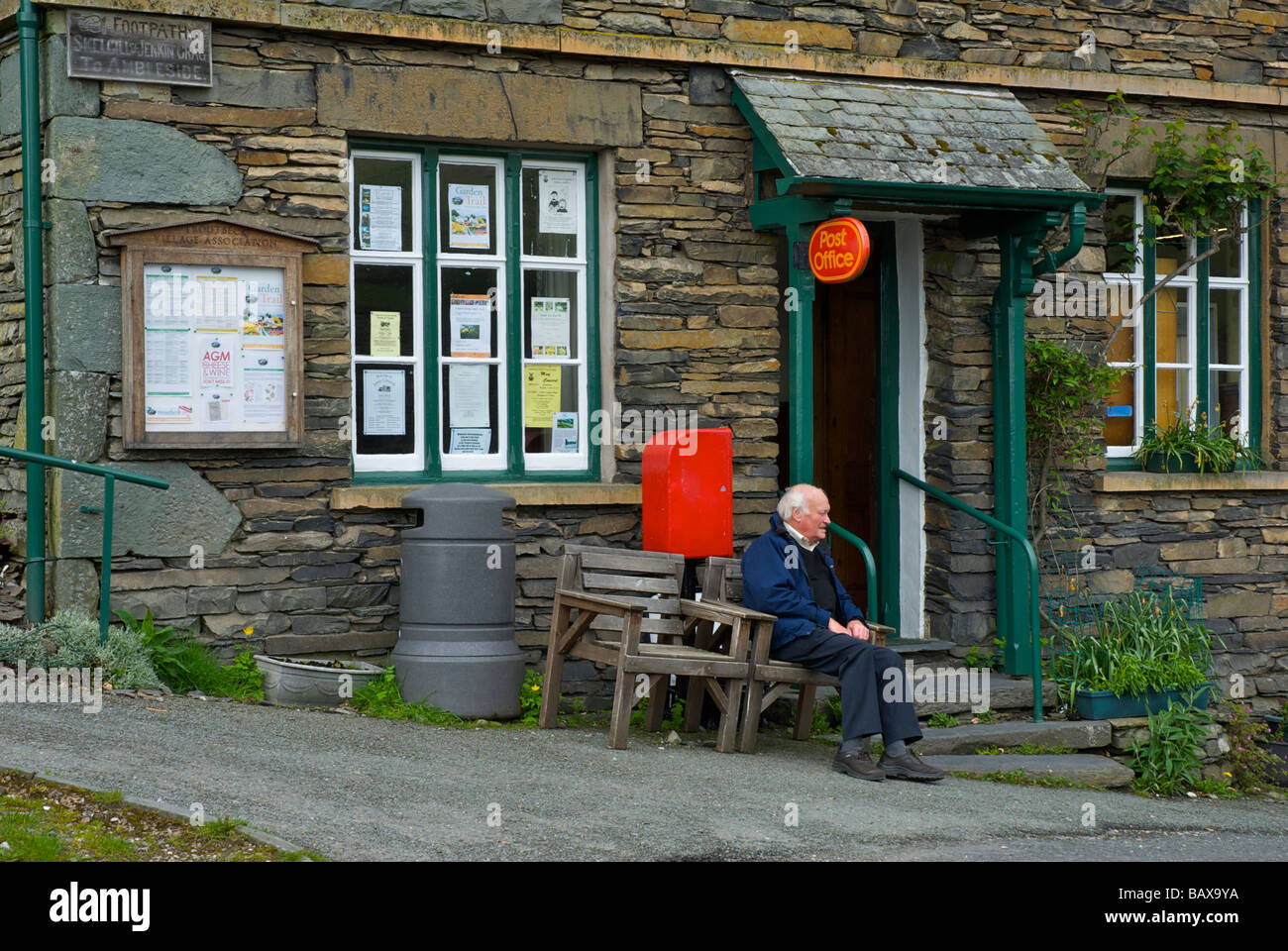 Elderly man in post office hi-res stock photography and images - Alamy