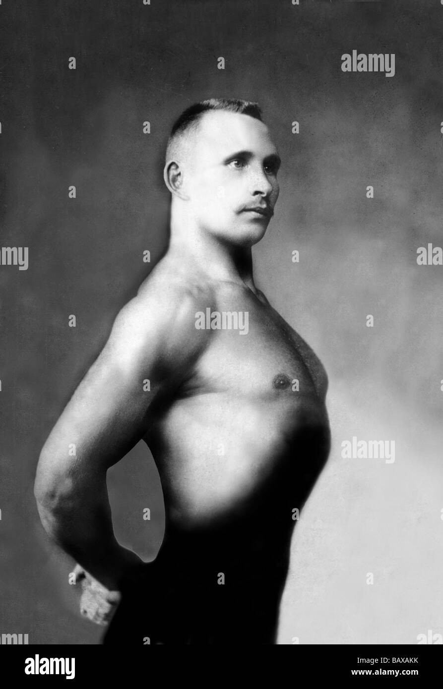 Right Profile of Bodybuilder from the Waist Up Stock Photo - Alamy