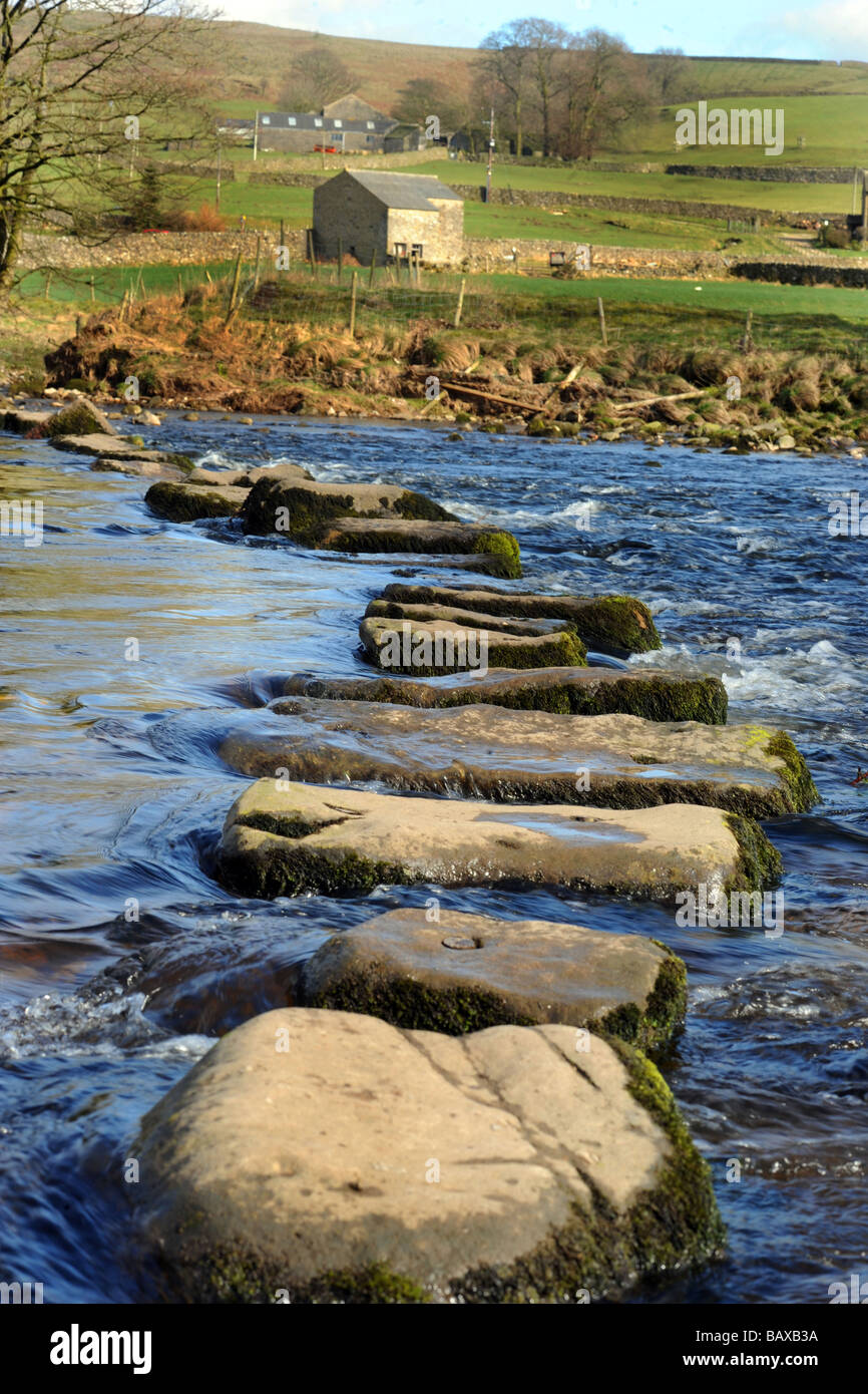 Stone bridge stepping stone hi-res stock photography and images - Alamy