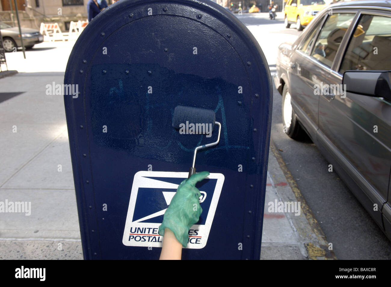 Teens cleaning city street hi-res stock photography and images - Alamy