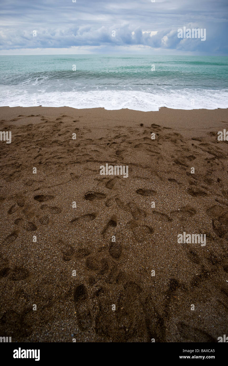 Sea sand footsteps waves hi-res stock photography and images - Alamy