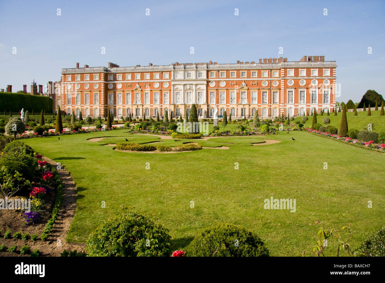 Privy garden hampton court palace hi-res stock photography and images ...