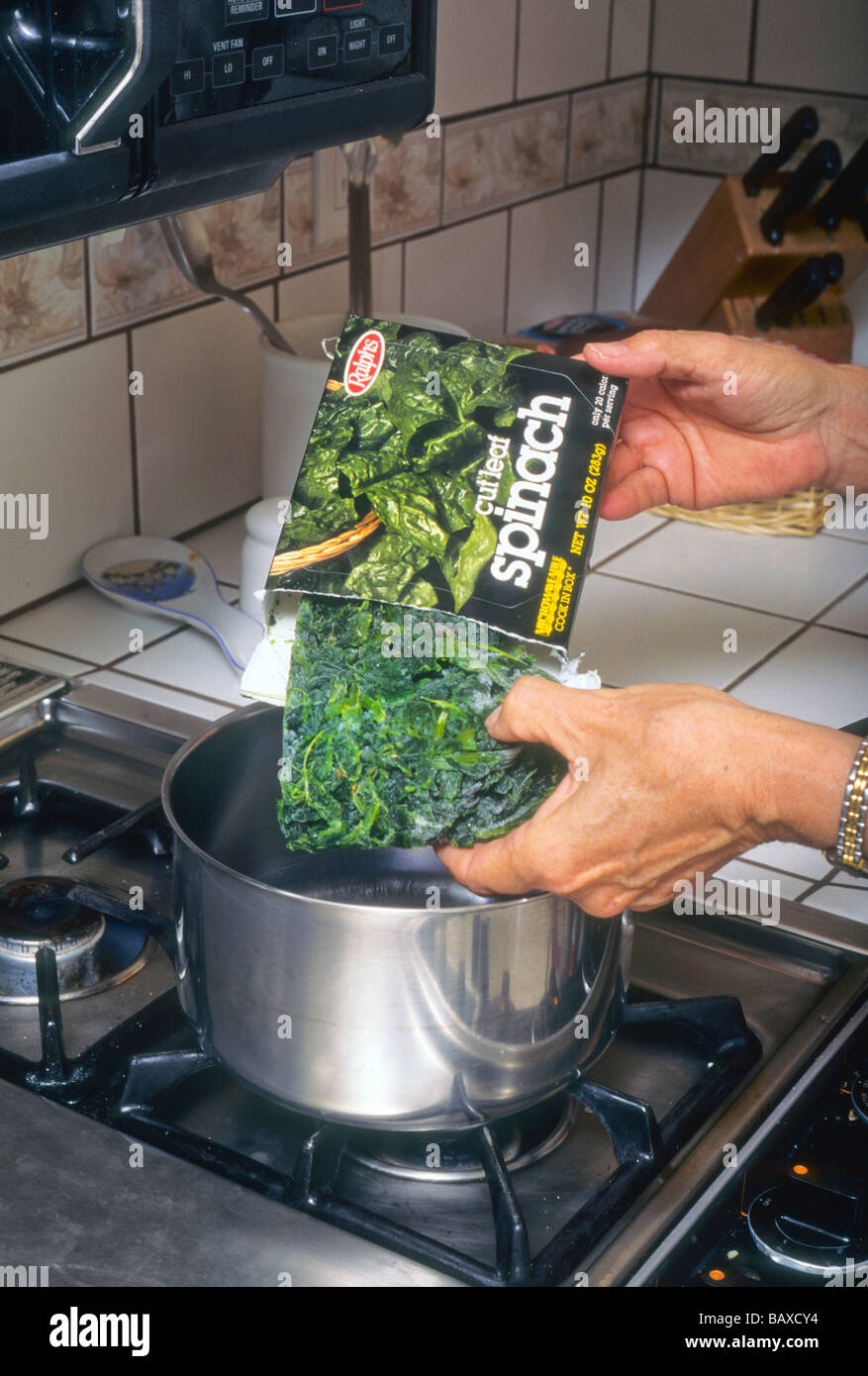 Frozen spinach package hi-res stock photography and images - Alamy