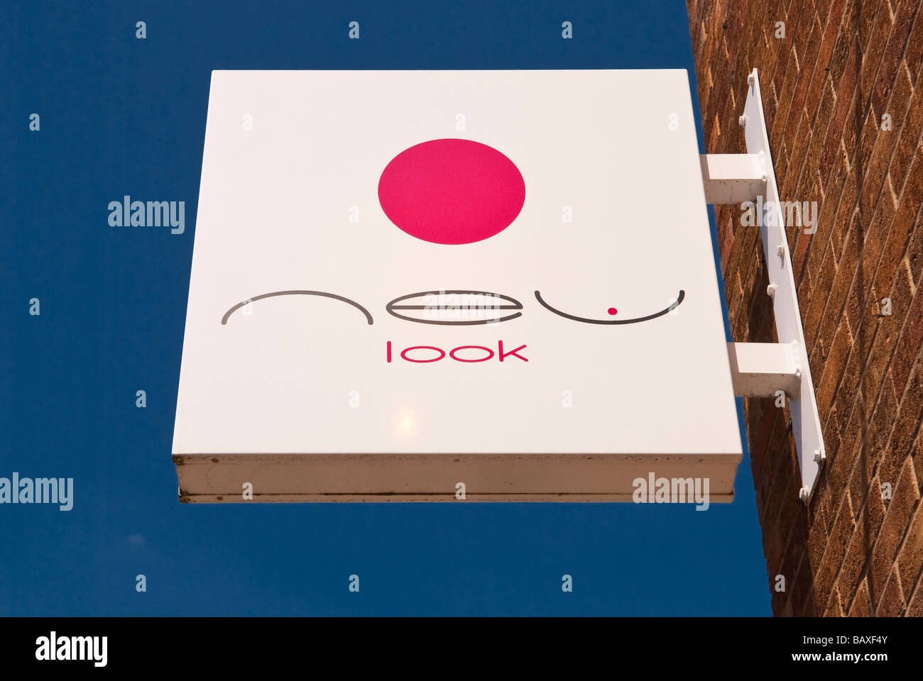 A New Look sign outside a uk clothes shop store Stock Photo - Alamy