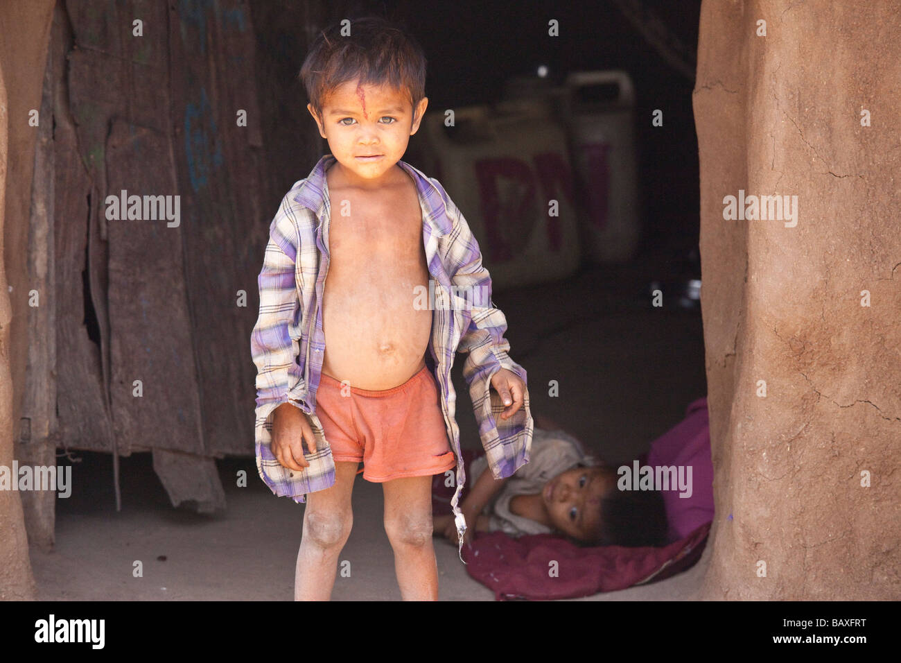 Poor children india hi-res stock photography and images - Alamy