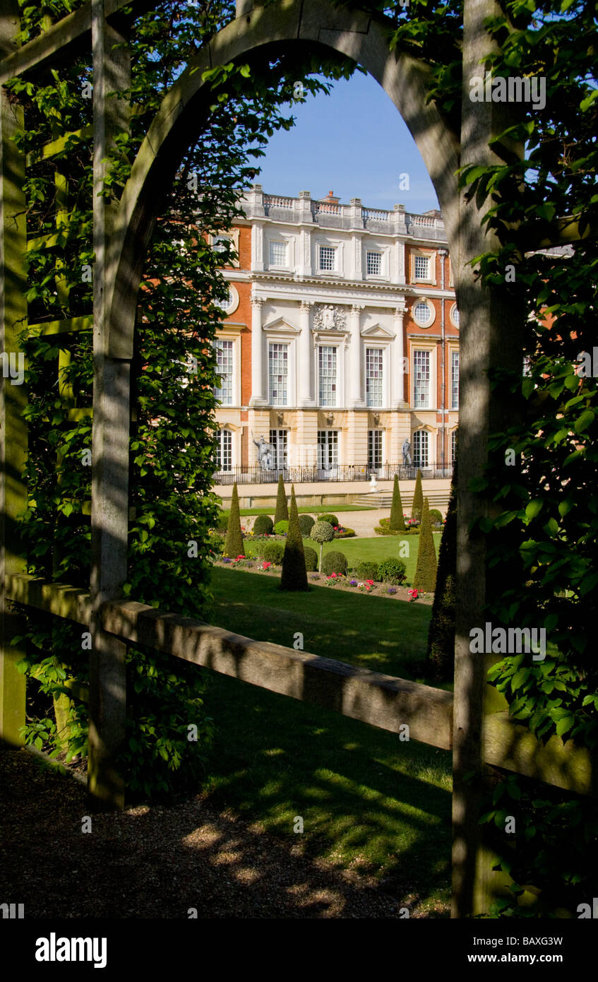 Privy Garden Hampton Court Palace High Resolution Stock Photography and ...